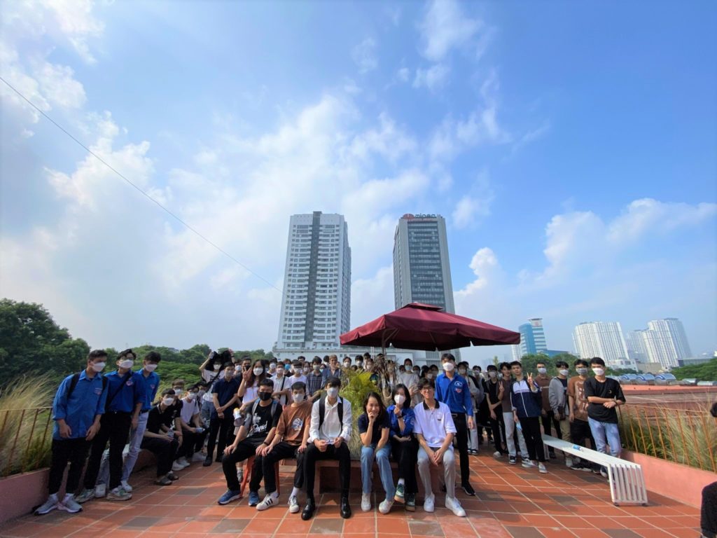 ACROSS welcomed new students of Thuyloi University at the laboratory ...