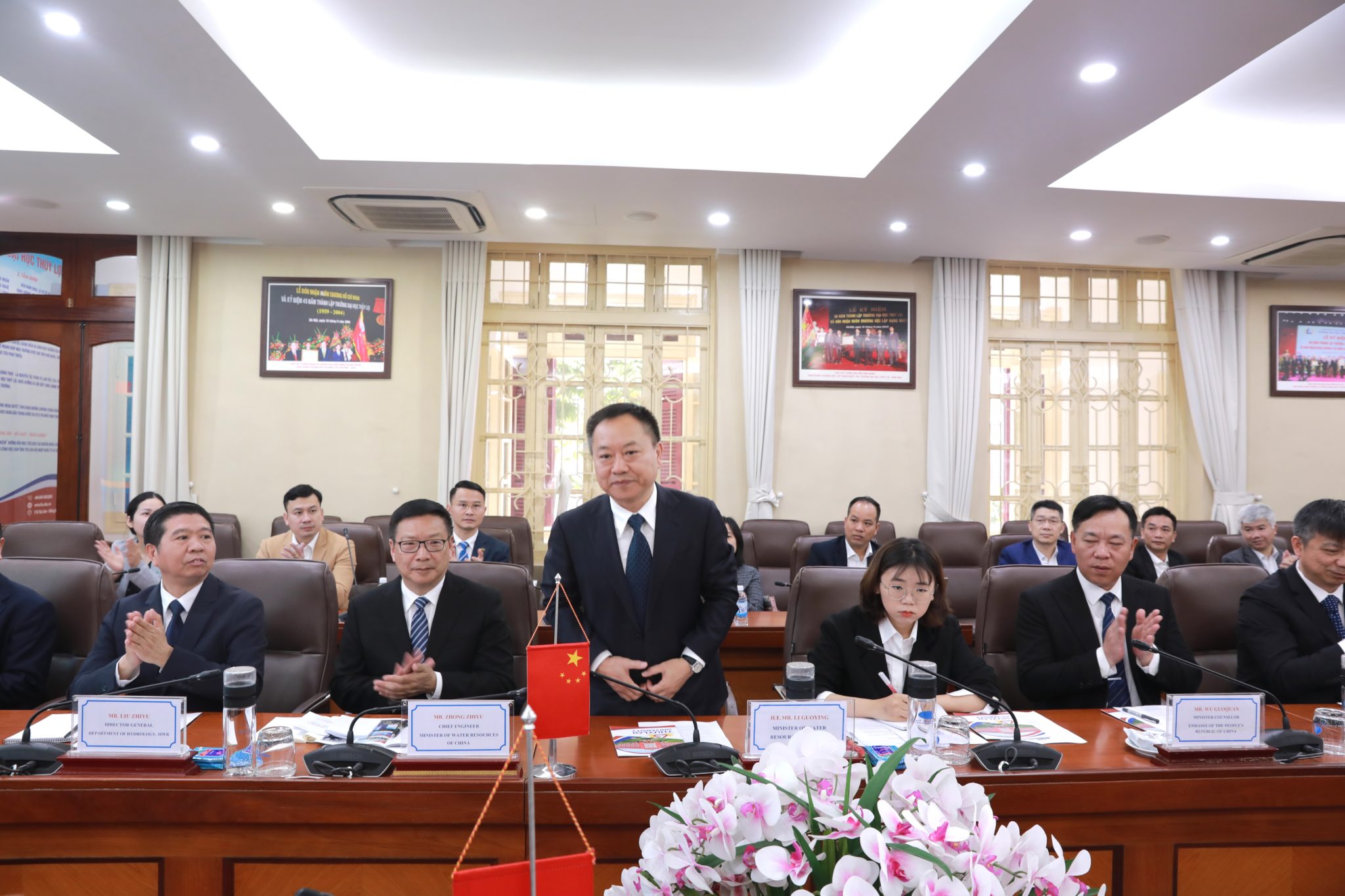 Chinese Minister of Water Resources Visits Thuy Loi University to ...